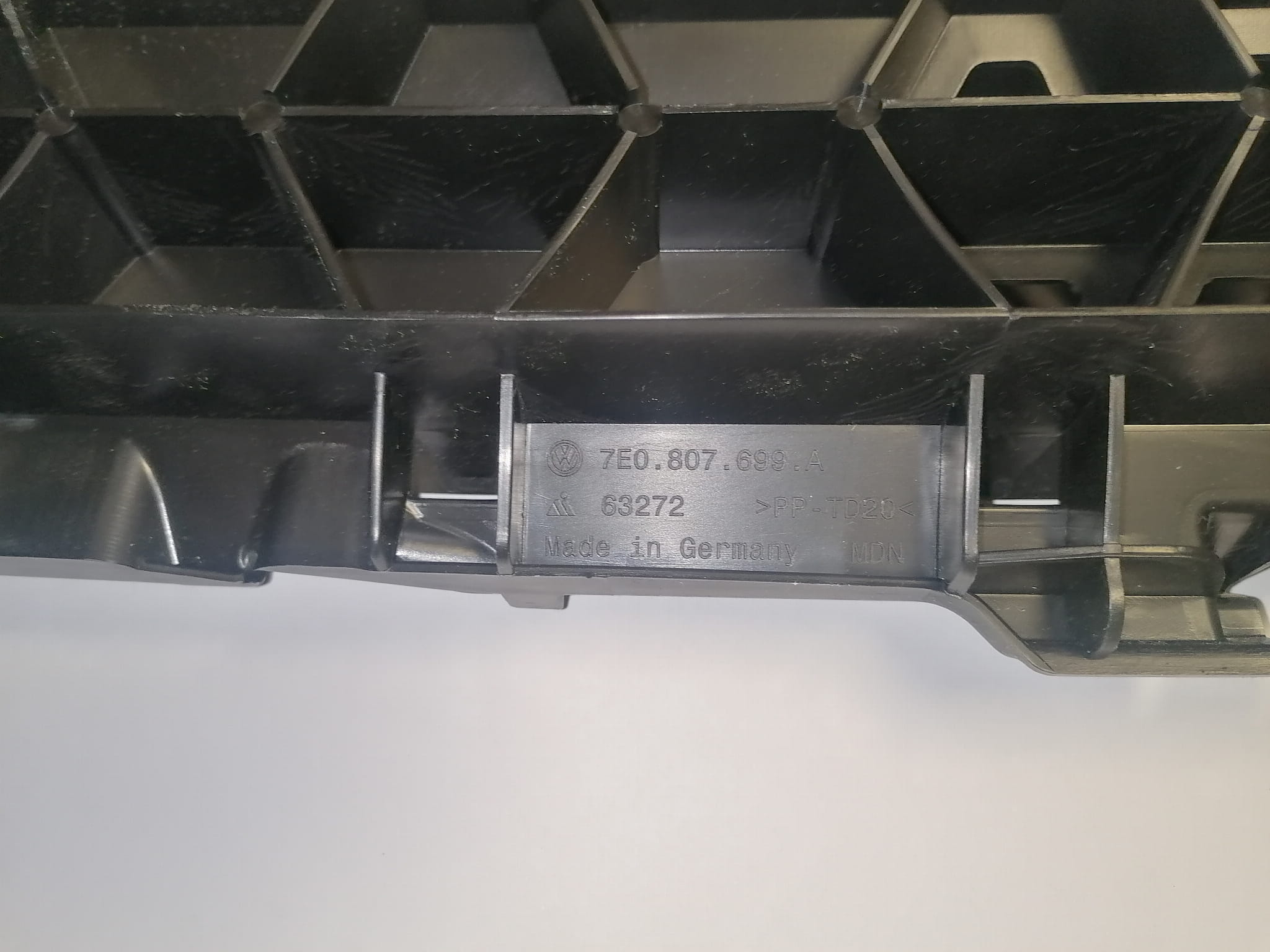Podpora zderzaka przód VW Transporter T6 2016- Części ASO 7E0807699A
