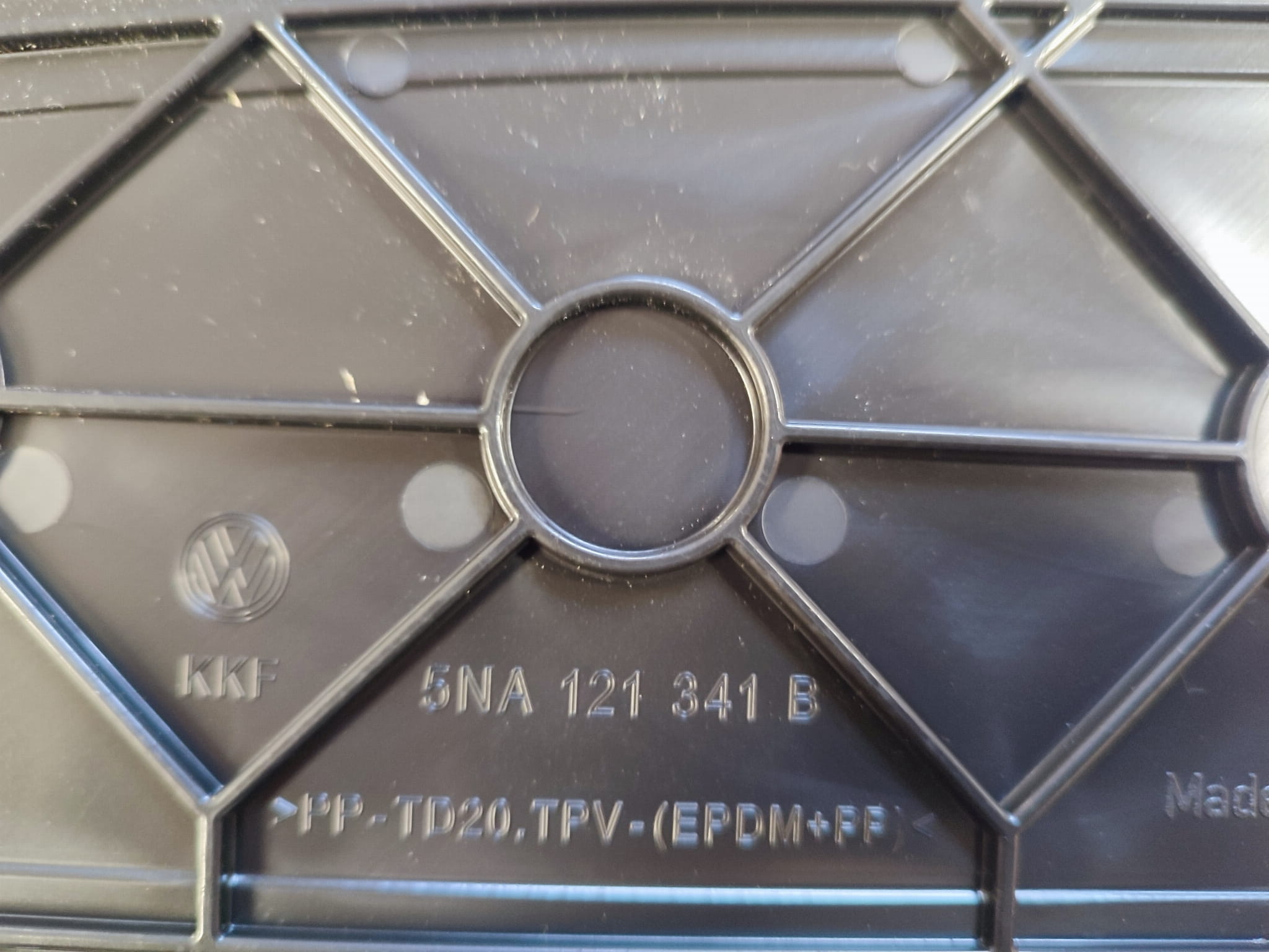Nakładka kierownica powietrza dolna chłodnicy VW Tiguan 2016- Części ...